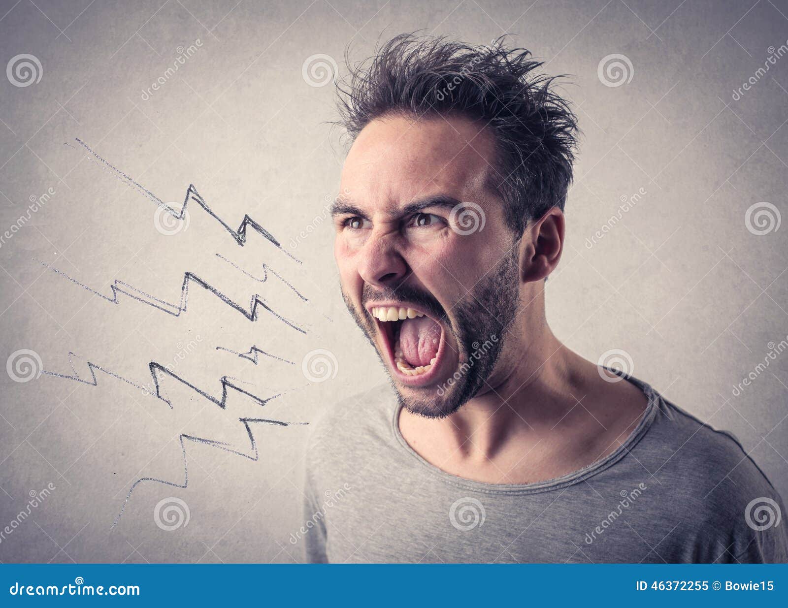 Hombre Que Grita Hacia Fuera Ruidosamente Imagen de archivo - Imagen de ...