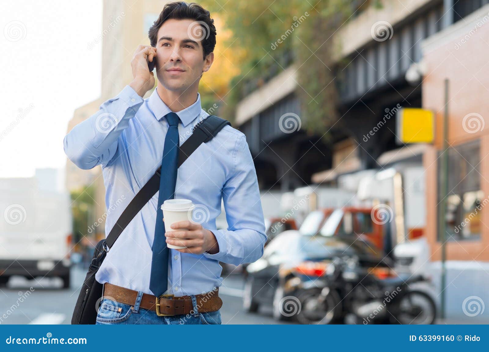 Hombre que va a trabajar foto de archivo. Imagen de hombre - 63399160
