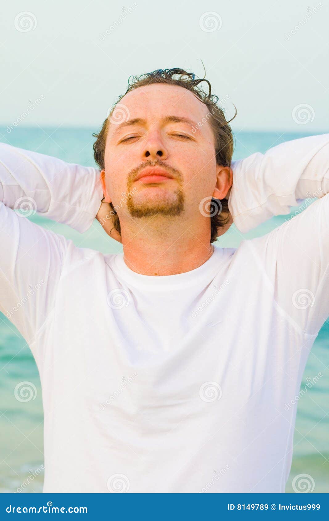 Hombre relajado totalmente imagen de archivo. Imagen de salud - 8149789