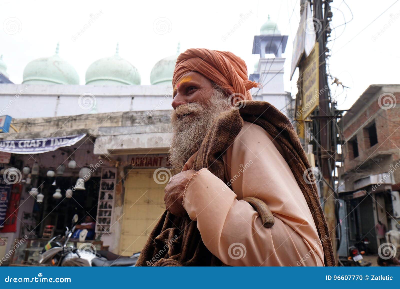 Hombre Santo Del Sadhu Indio Imagen editorial - Imagen de barba, india ...