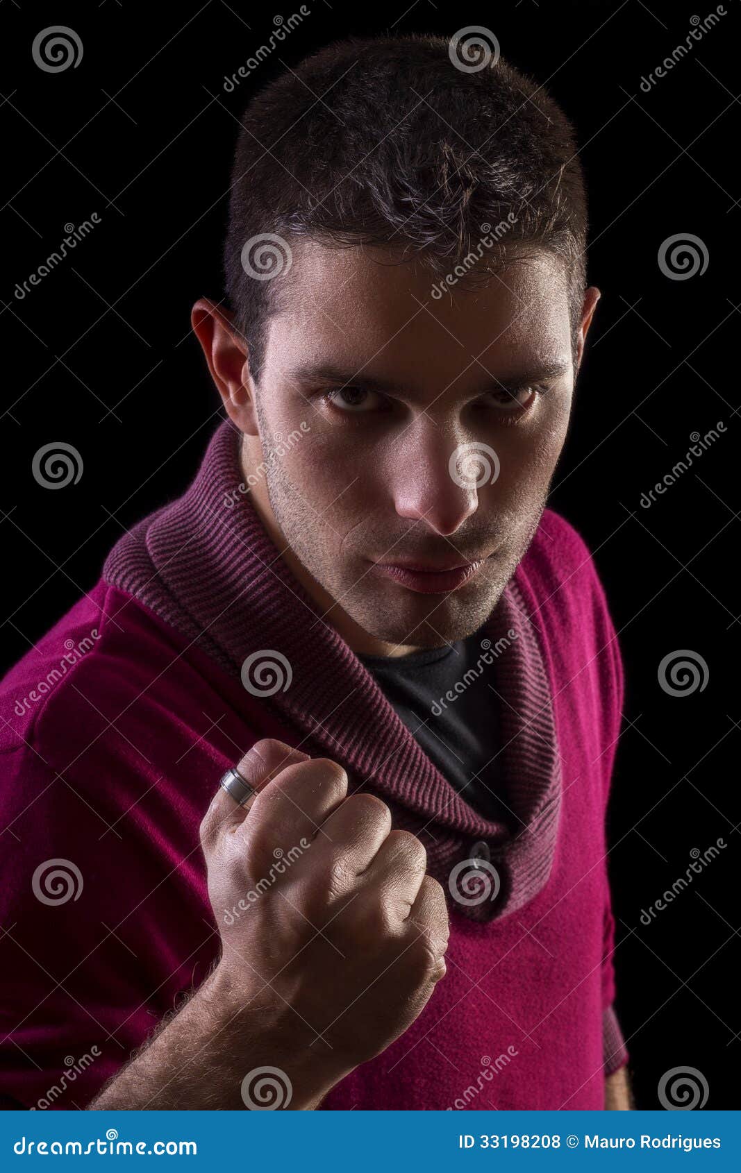 Hombre Urbano Joven Con Mirada Mala Foto de archivo - Imagen de persona ...