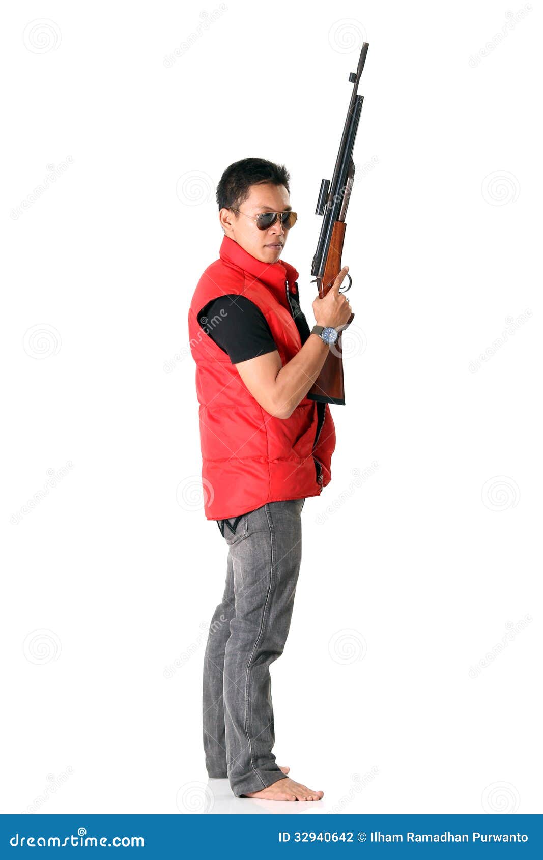 Hombres con el rifle foto de archivo. Imagen de negro - 32940642