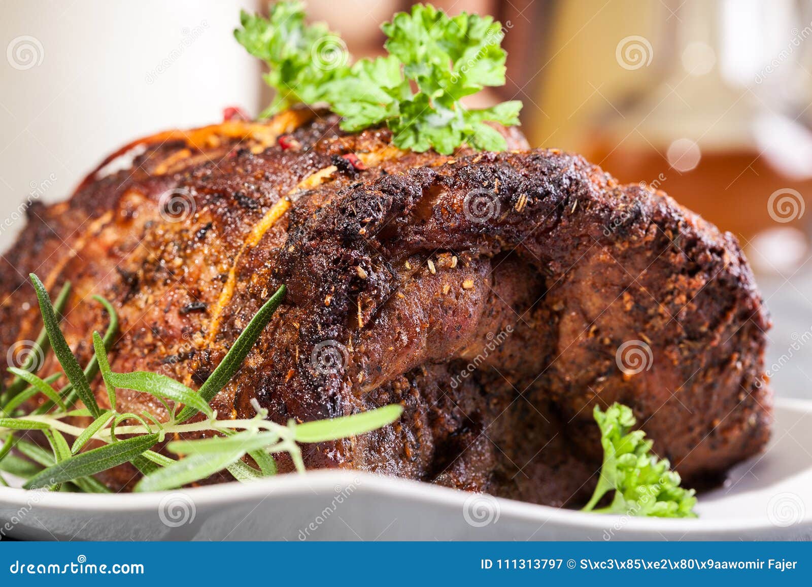 Hombro asado del cerdo imagen de archivo. Imagen de horno - 111313797