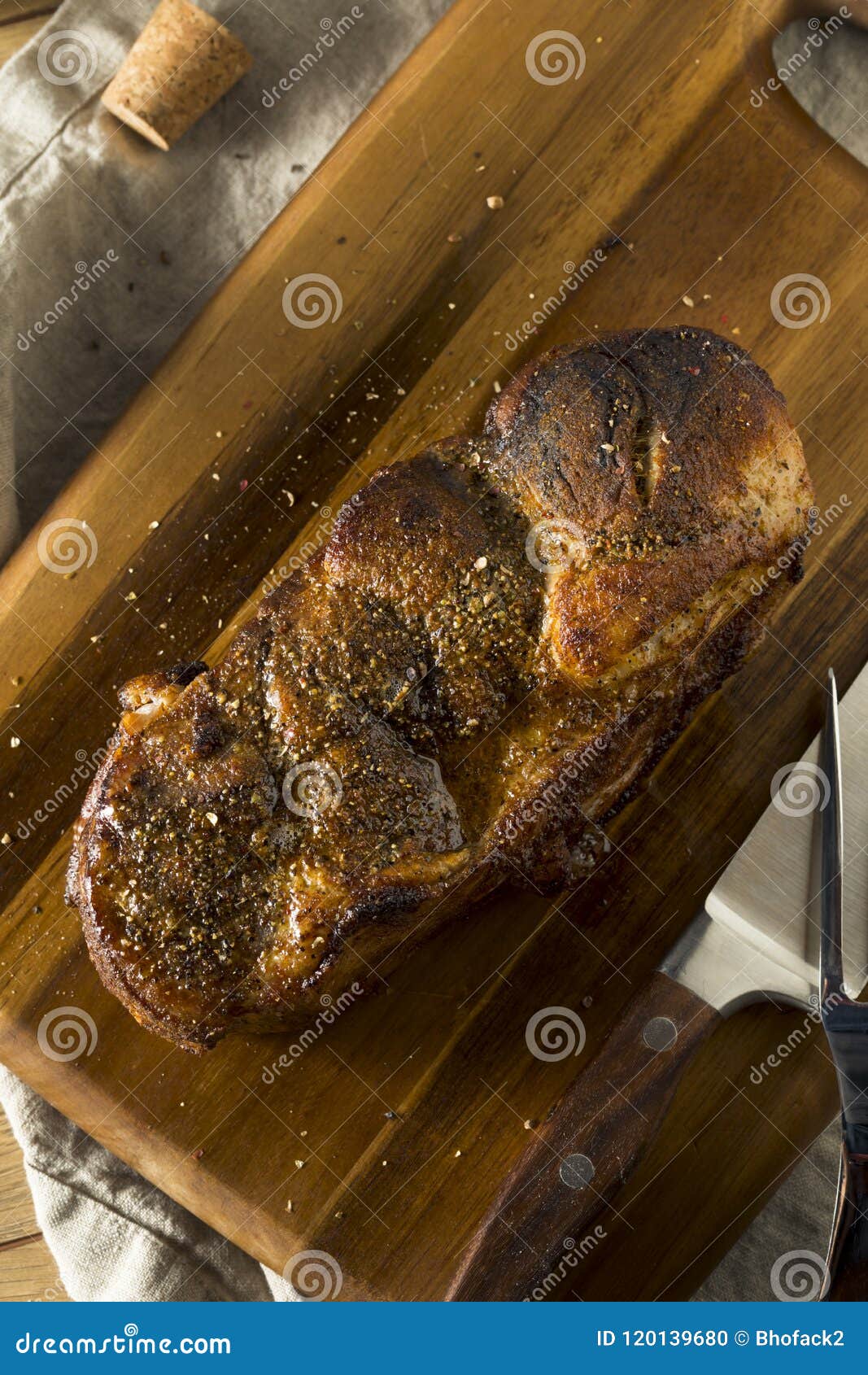 Hombro Asado Del Extremo Del Cerdo Foto de archivo - Imagen de tajada ...