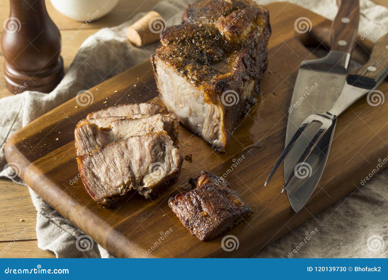 Hombro Asado Del Extremo Del Cerdo Foto de archivo - Imagen de ...