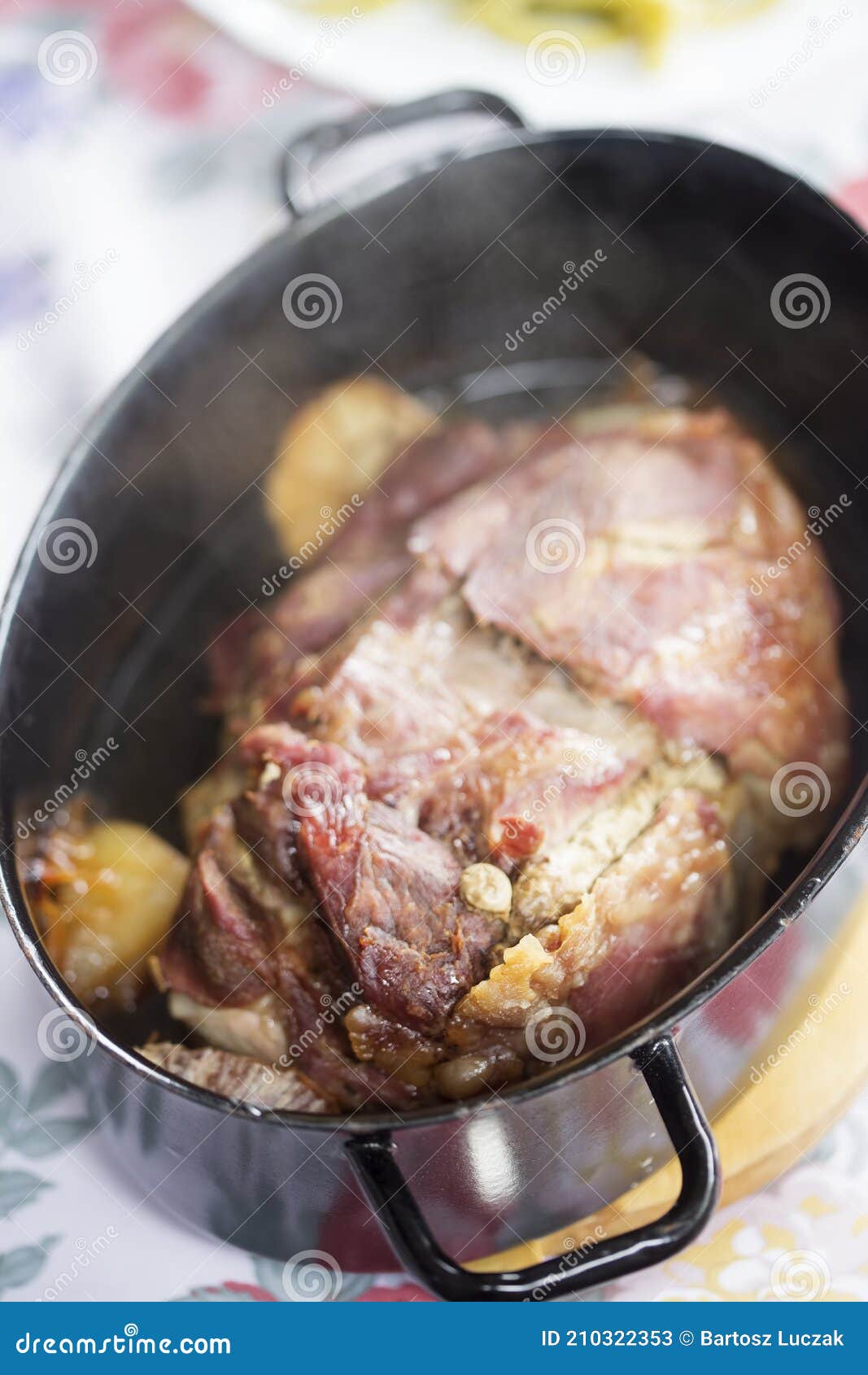 Hombro De Cerdo Asado Con Cebolla. Hombro De Cerdo Asado Con Cebolla ...