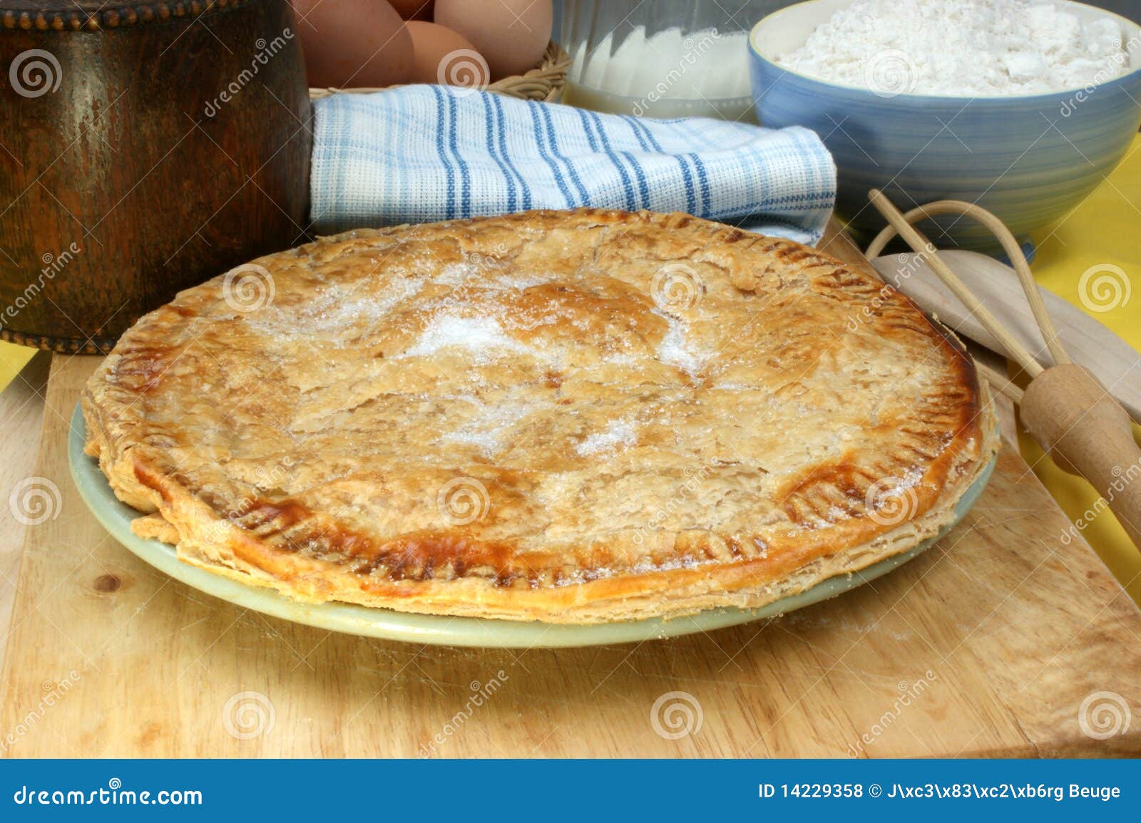 Home Made Apple Pie on a Plate Stock Photo - Image of healthy, gourmet ...