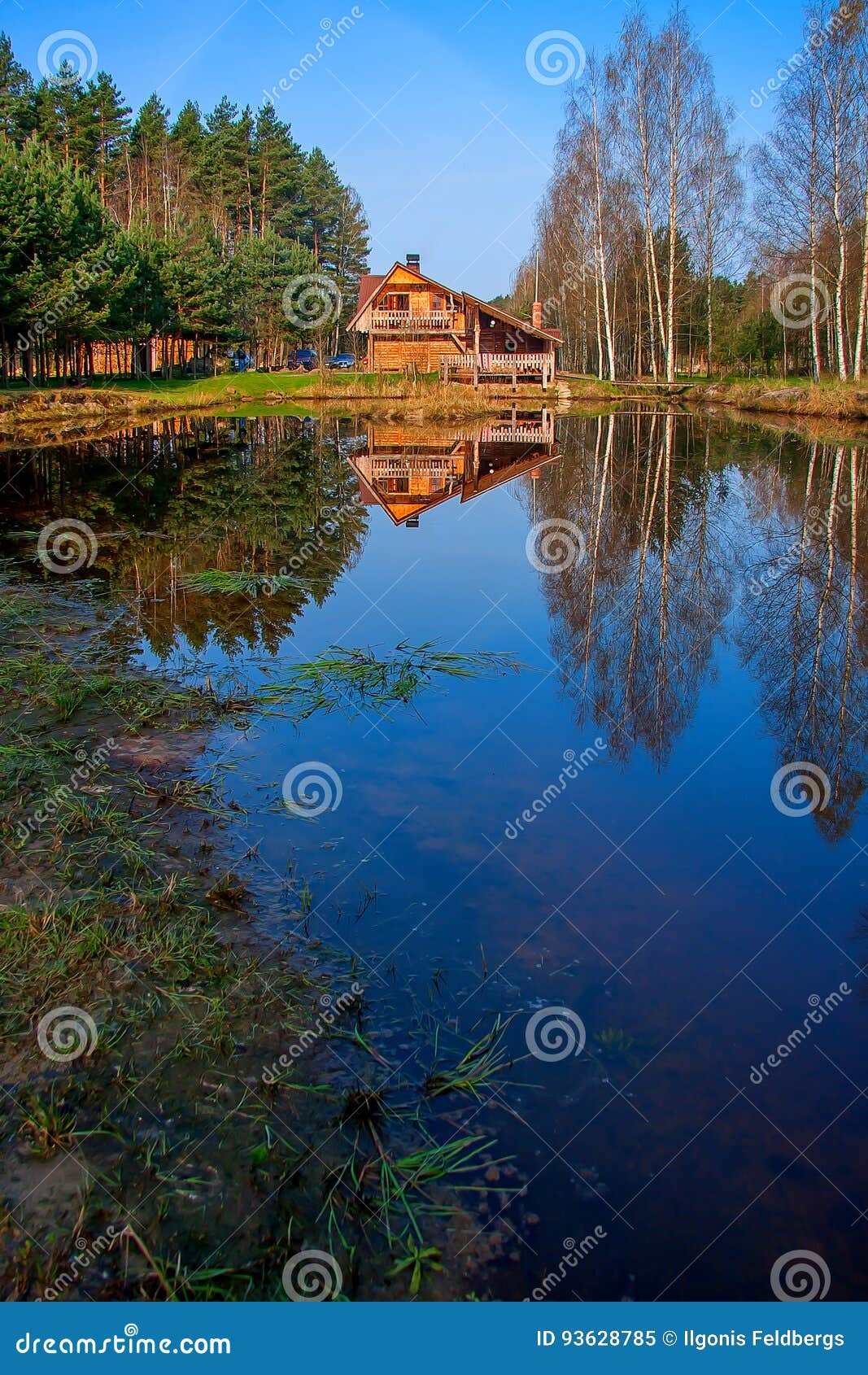 Home reflection in lake stock image. Image of reflexion - 93628785