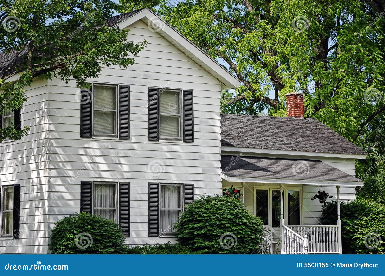 Old White Country Farmhouse Stock Image - Image of farm, estate: 5500155