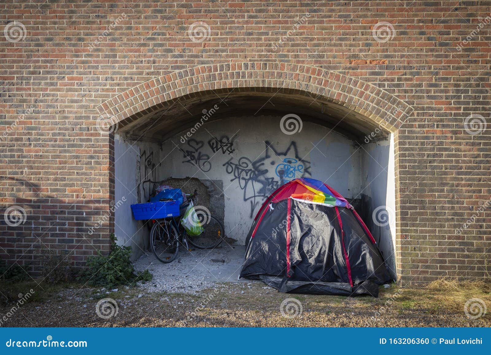 Homeless tent in brighton editorial image. Image of capitol - 163206360