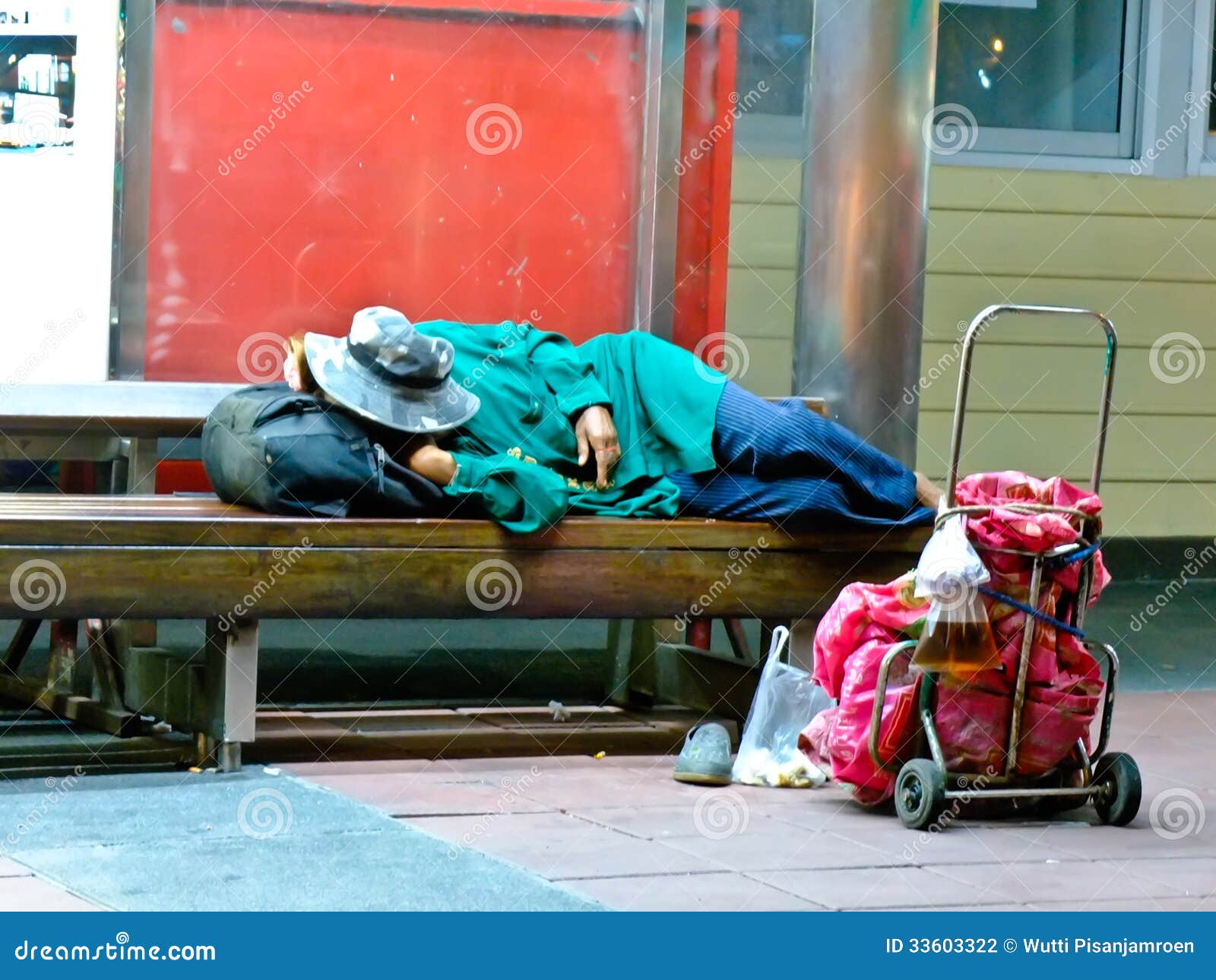 Homeless in Thailand editorial photography. Image of life - 33603322
