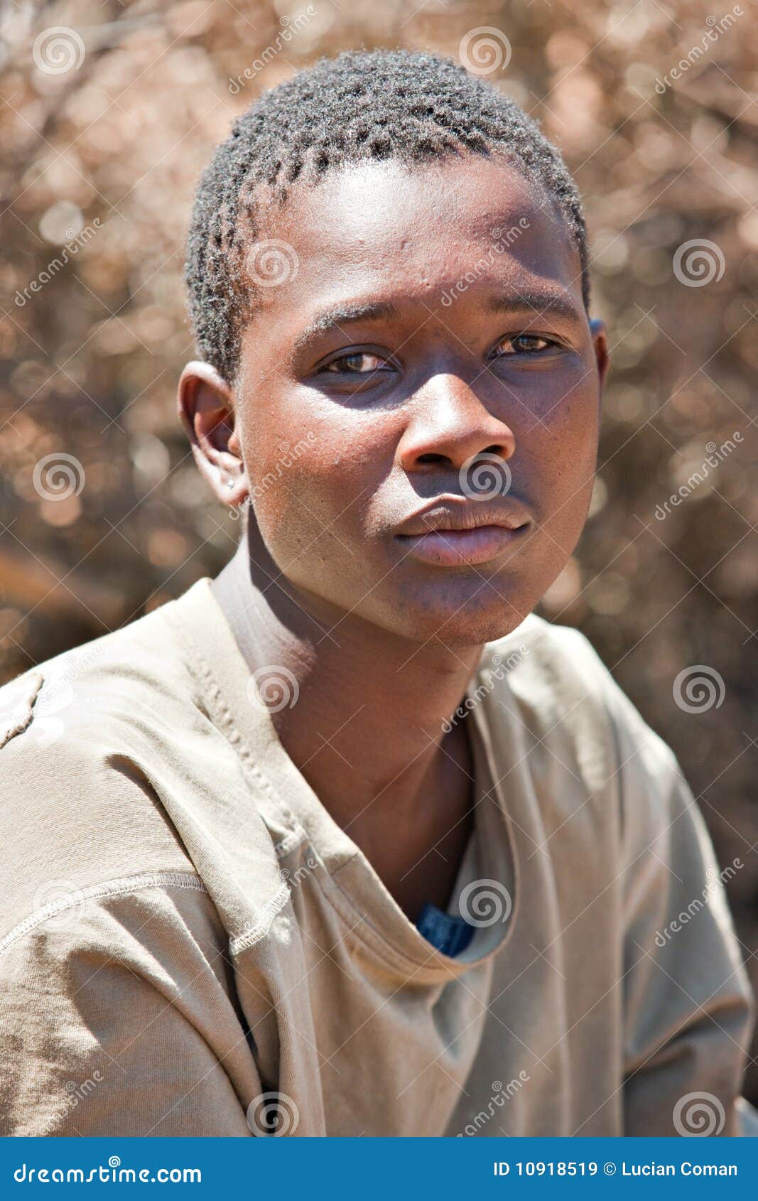 Homem africano imagem de stock. Imagem de preto, ensolarado - 10918519