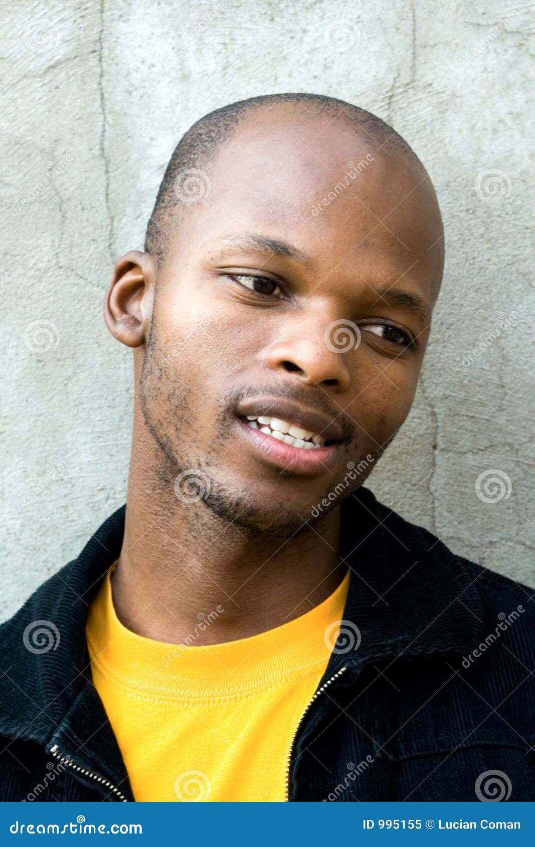 Homem africano novo imagem de stock. Imagem de pele, minoria - 995155