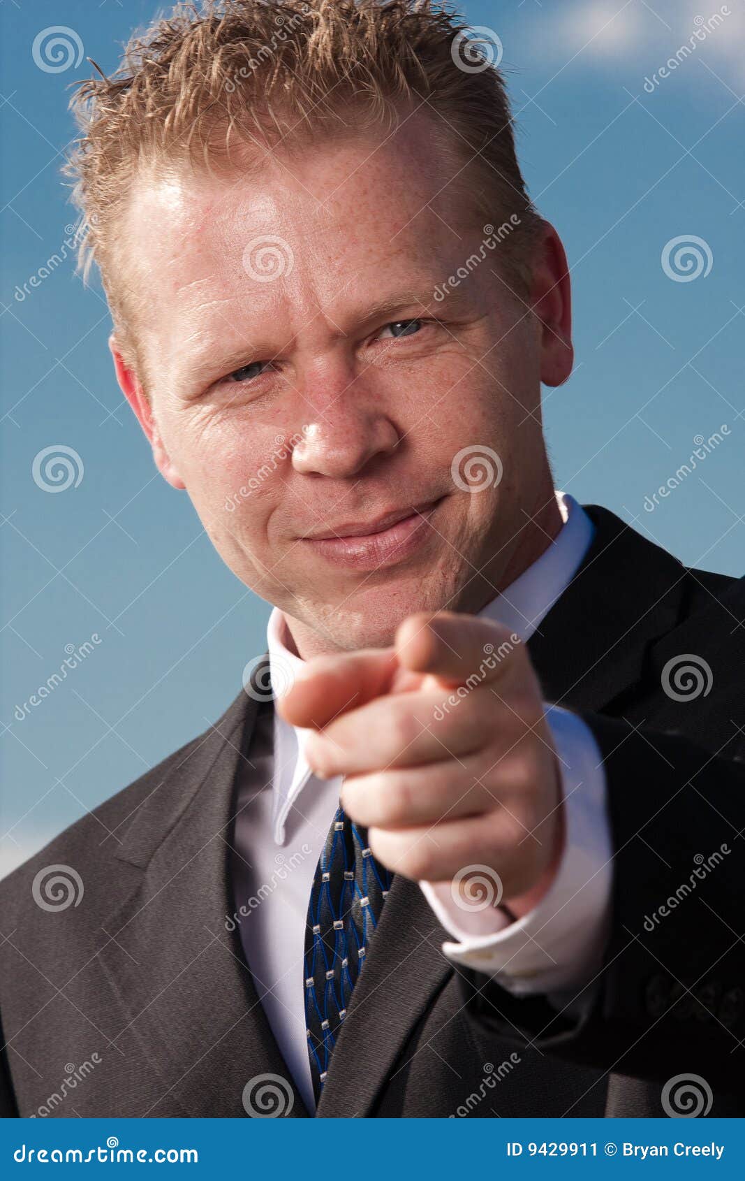 Homem apontando imagem de stock. Imagem de nuvens, conceptual - 9429911