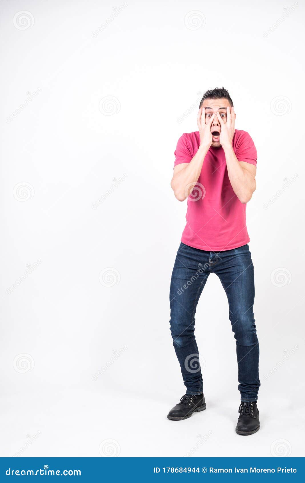 Homem assustado foto de stock. Imagem de branco, camisa - 178684944