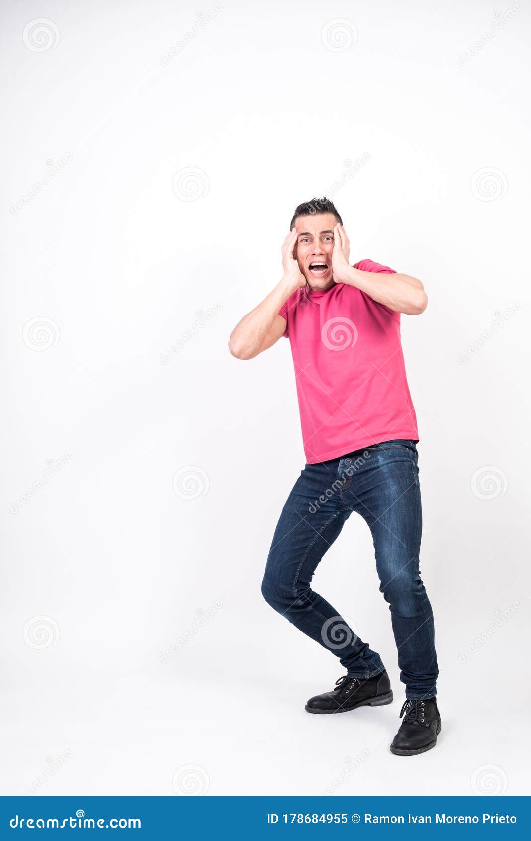 Homem assustado imagem de stock. Imagem de ajuda, macho - 178684955
