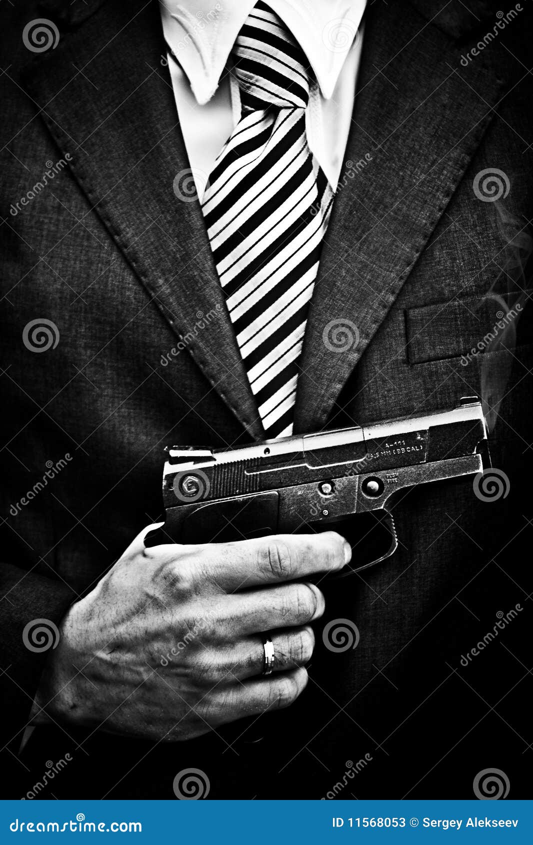 Homem com a arma imagem de stock. Imagem de branco, pistola - 11568053