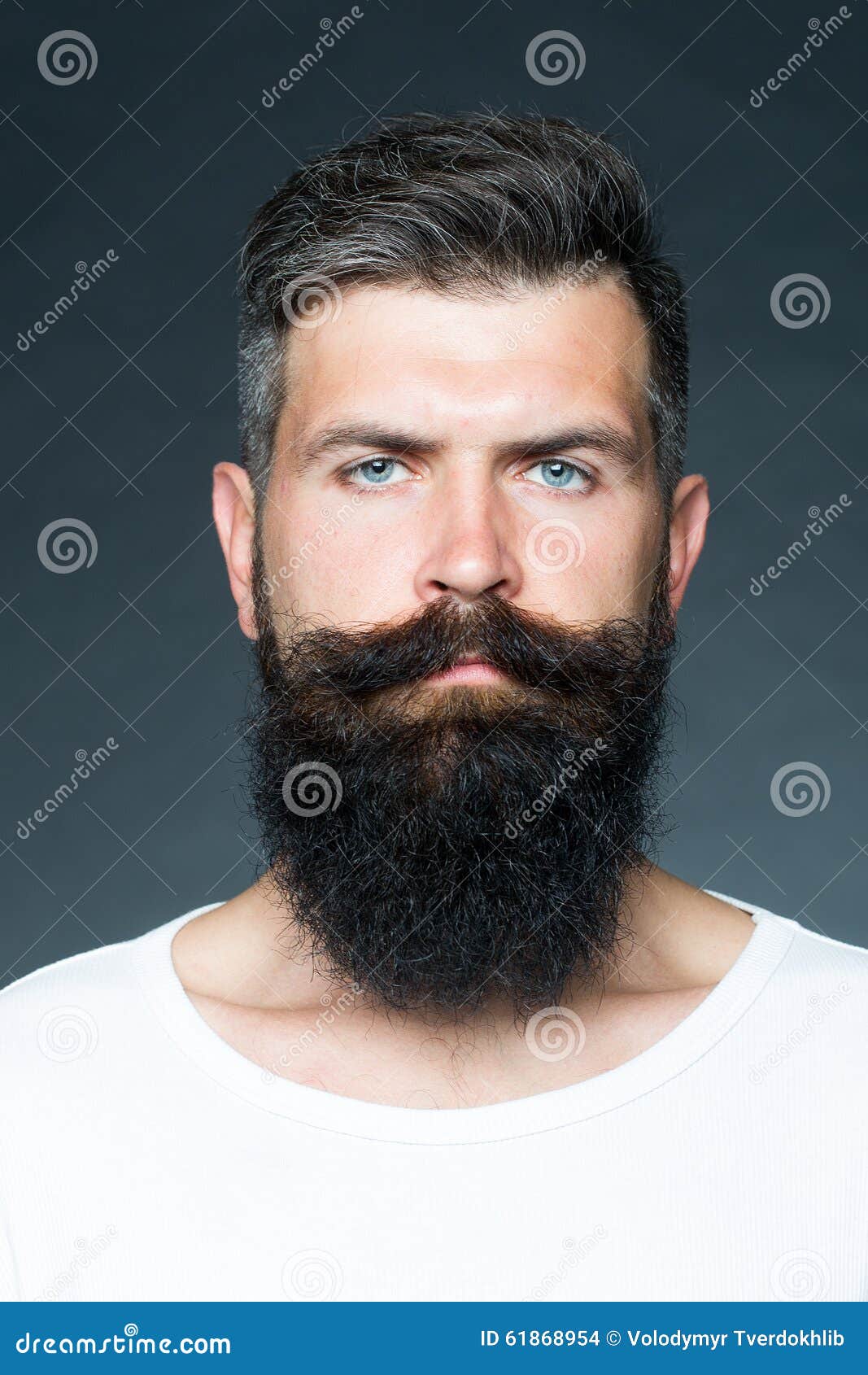 Homem com barba foto de stock. Imagem de fungo, forma - 61868954
