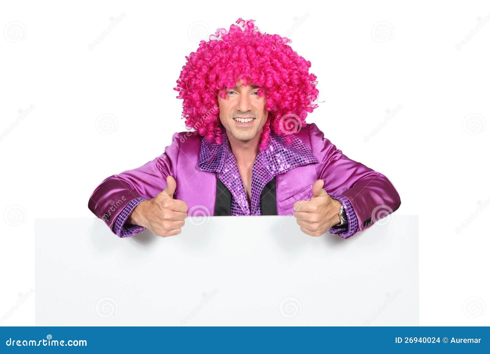 Homem Com Uma Peruca Cor-de-rosa Foto de Stock - Imagem de gesto ...
