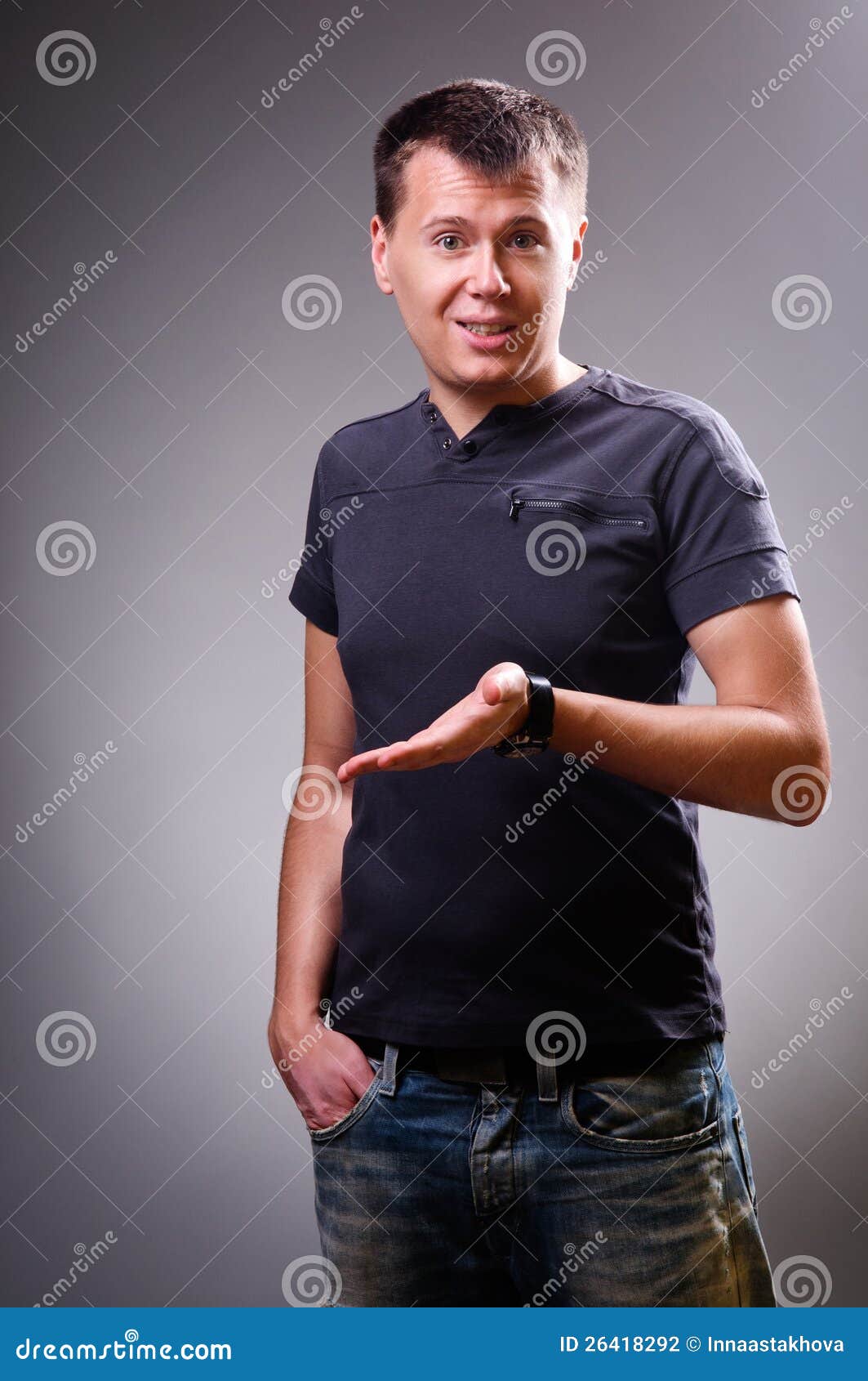 Homem Confuso No Fundo Cinzento Foto de Stock - Imagem de homem ...