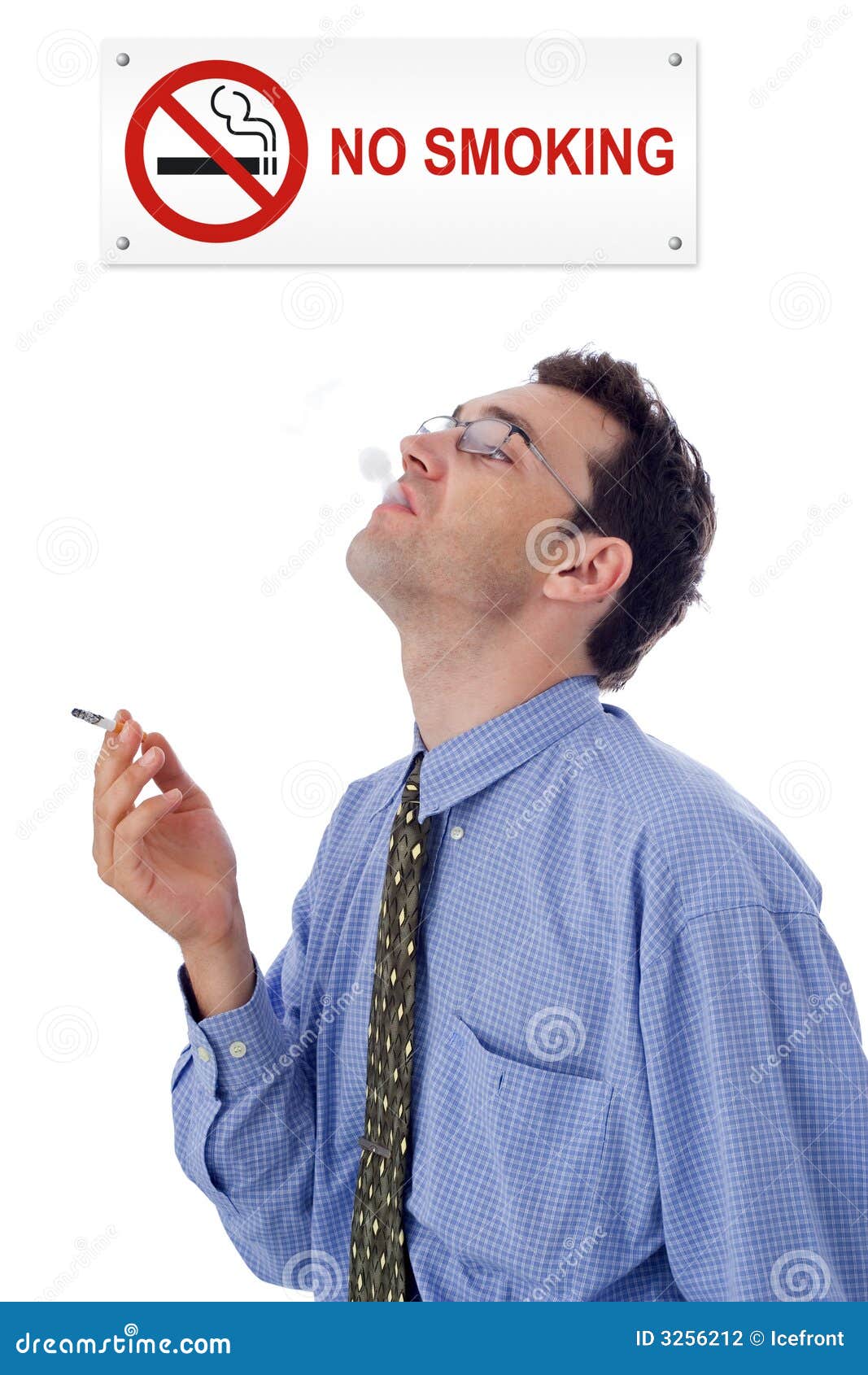 Homem de fumo foto de stock. Imagem de fumar, homens, fumo - 3256212