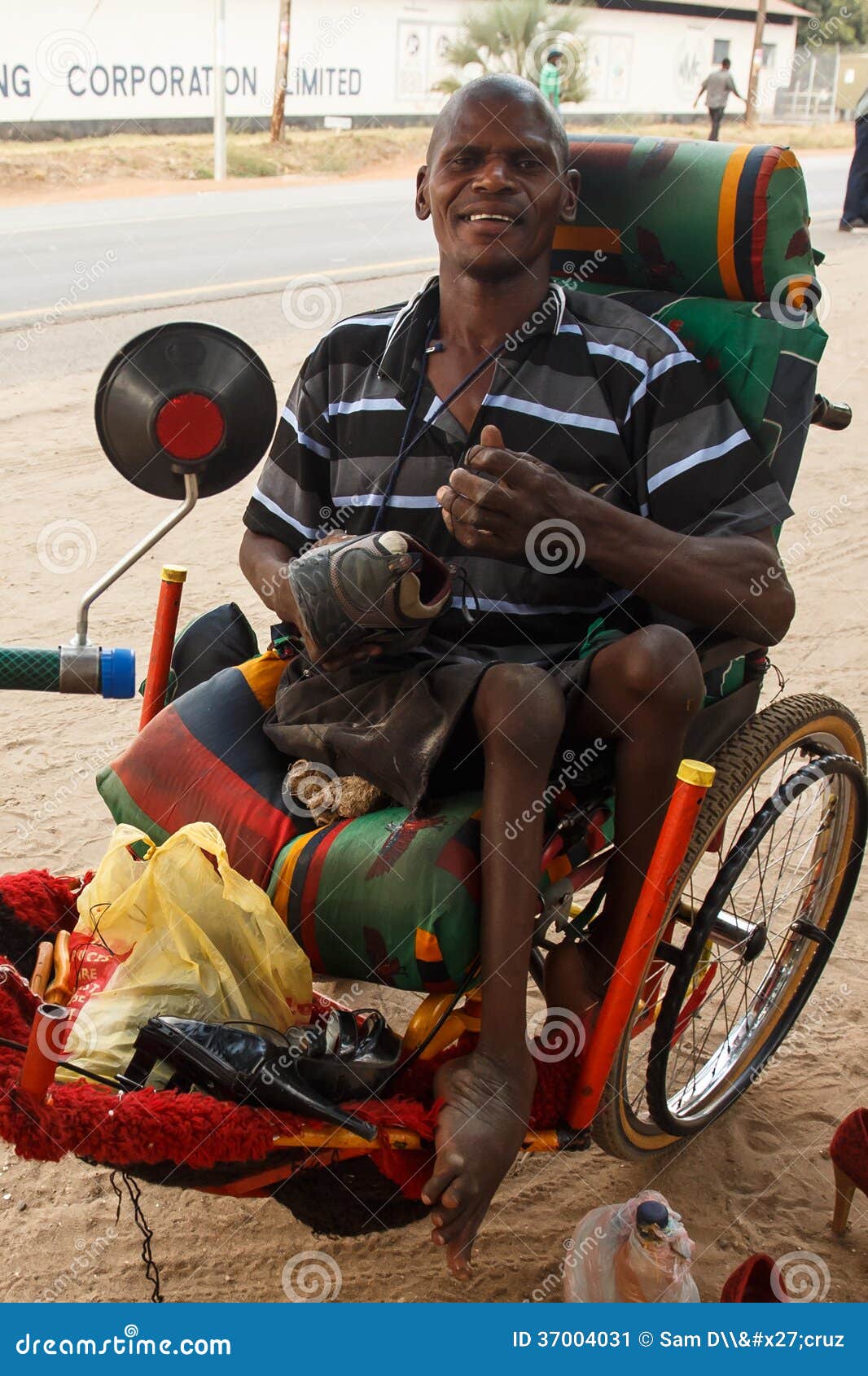 Homem deficiente do Local foto editorial. Imagem de zâmbia - 37004031