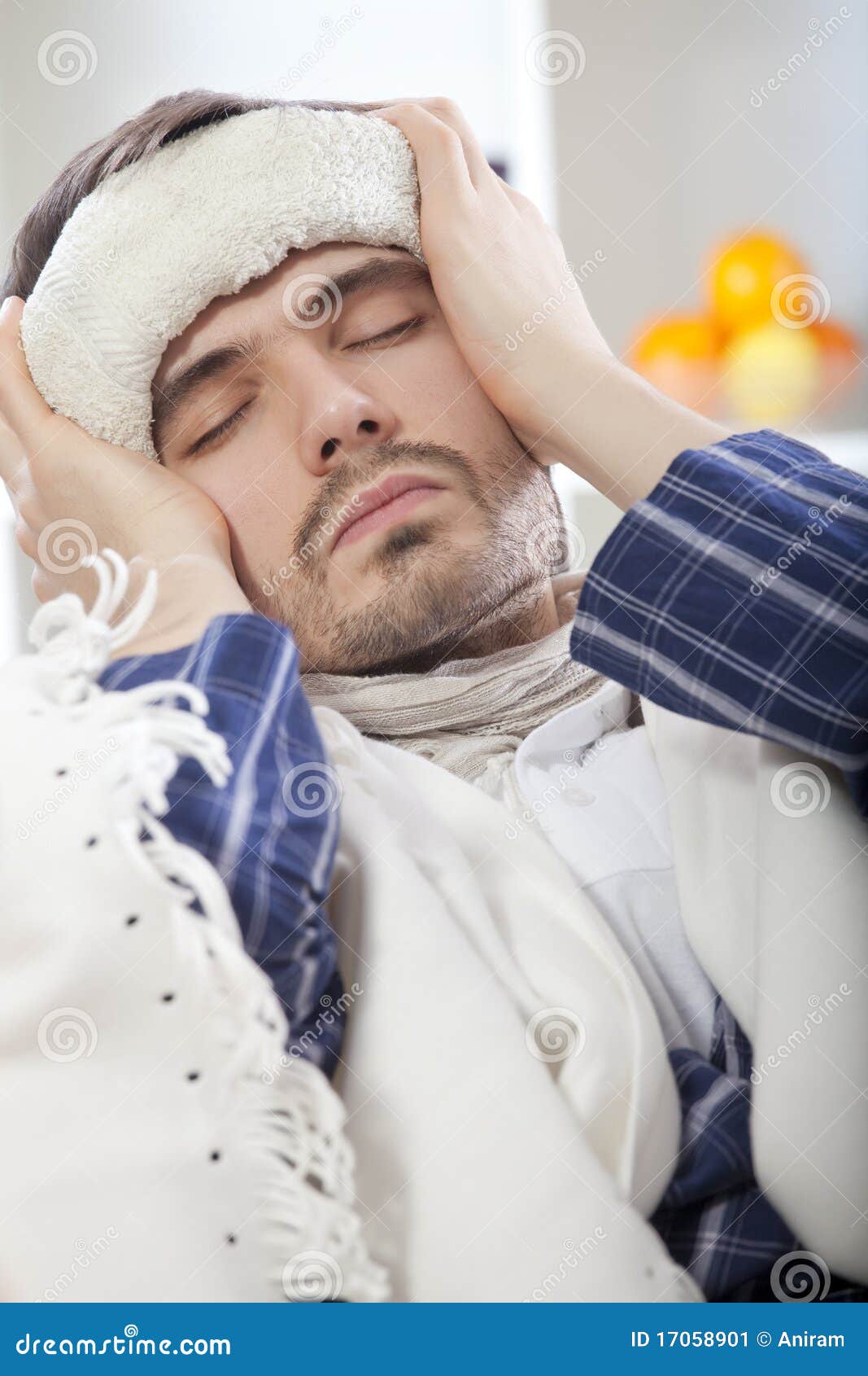 Homem Doente Com Febre Elevada Imagem de Stock - Imagem de tristeza ...