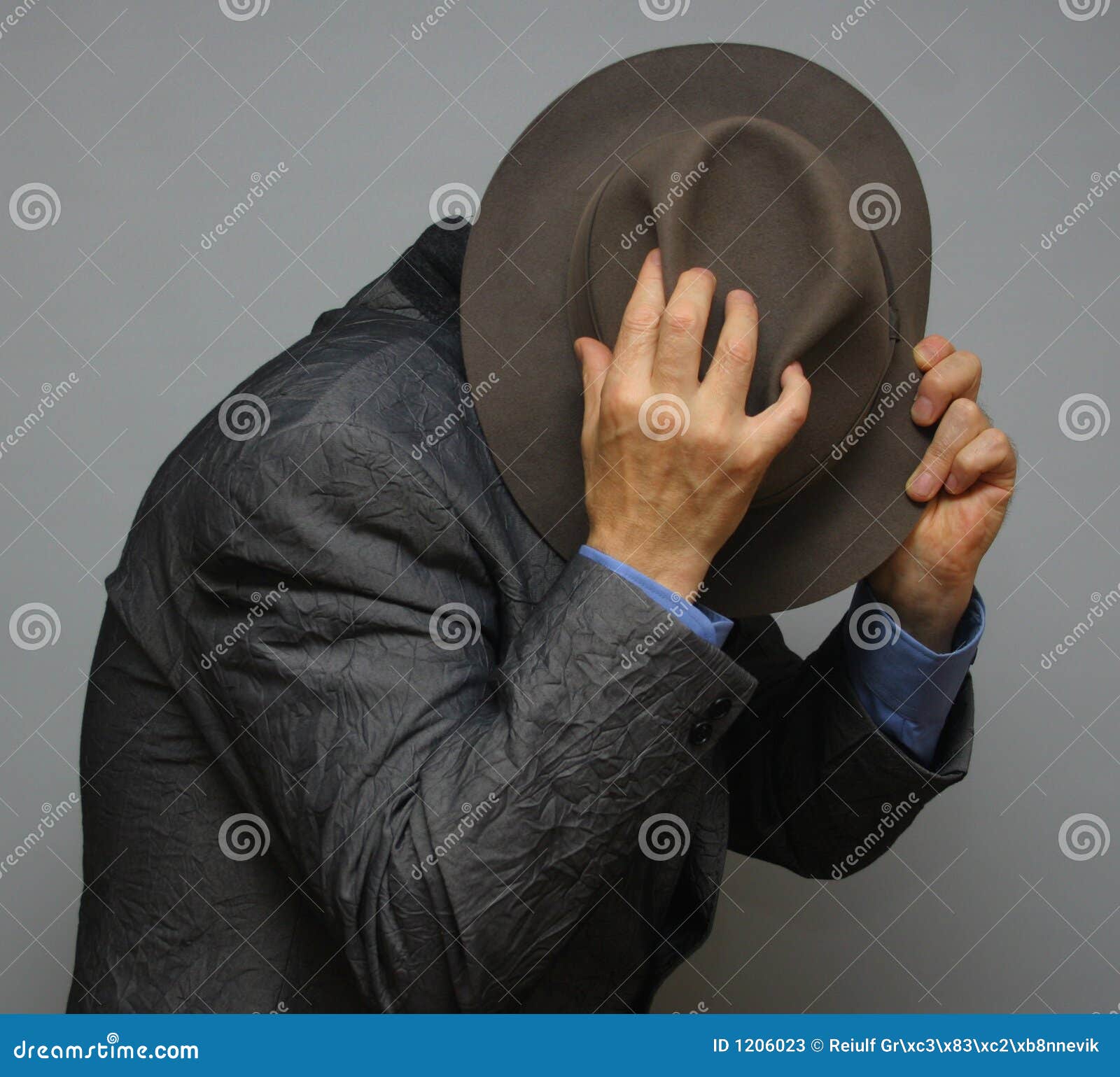 Homem escondendo imagem de stock. Imagem de condenado - 1206023