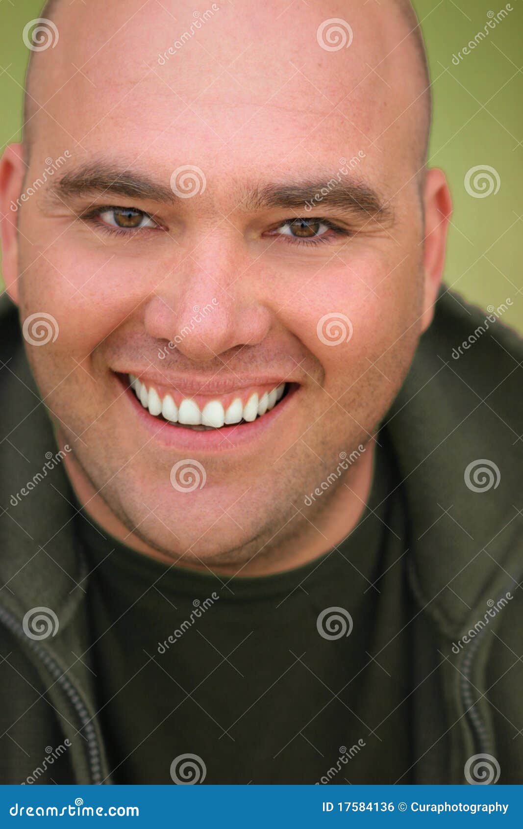 Homem feliz foto de stock. Imagem de caucasiano, ocasional - 17584136