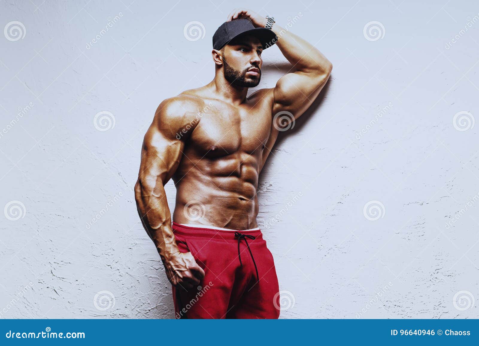 Homem forte foto de stock. Imagem de desportista, pessoa - 96640946