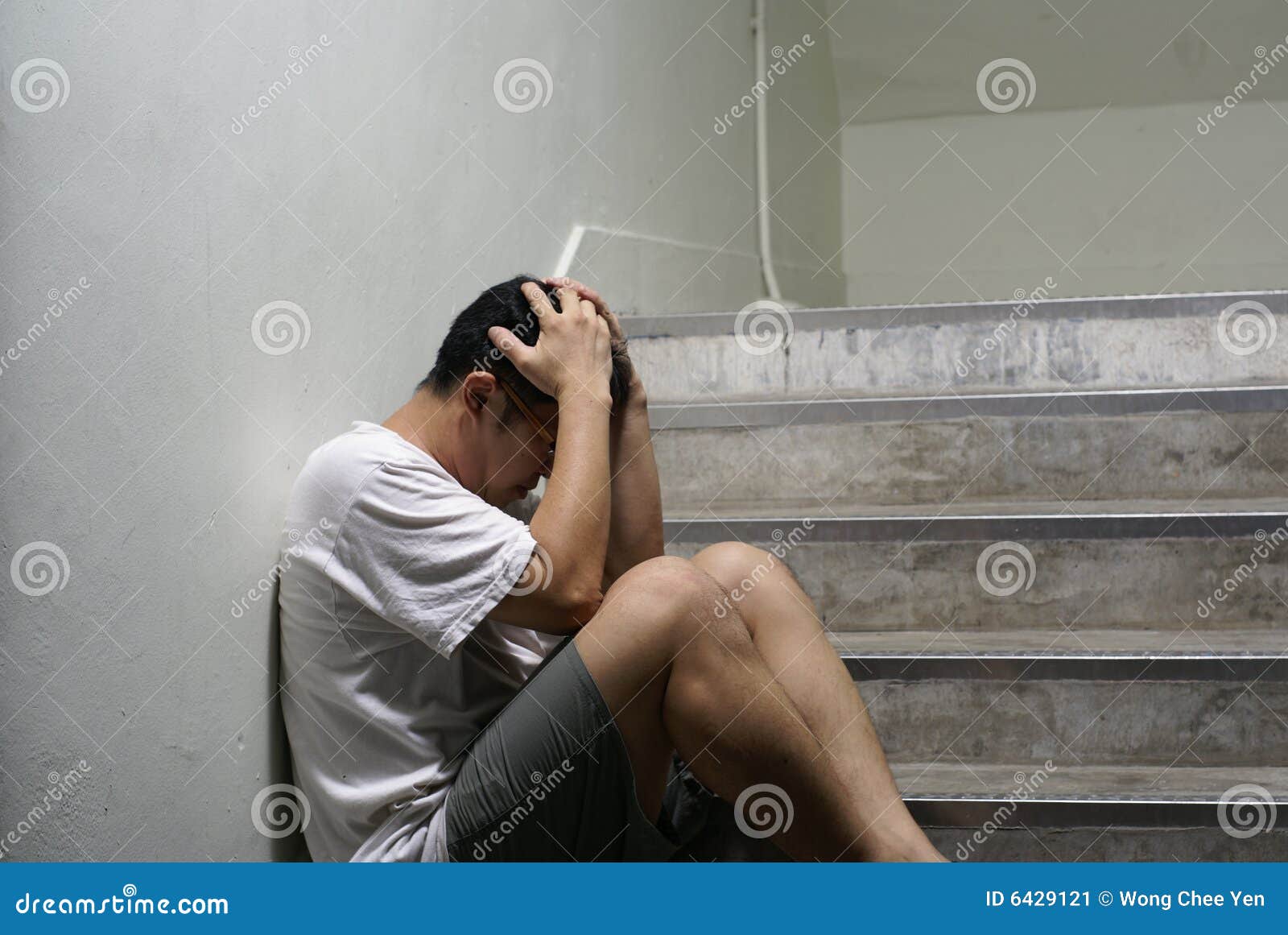 Homem frustrante sozinho imagem de stock. Imagem de adulto - 6429121