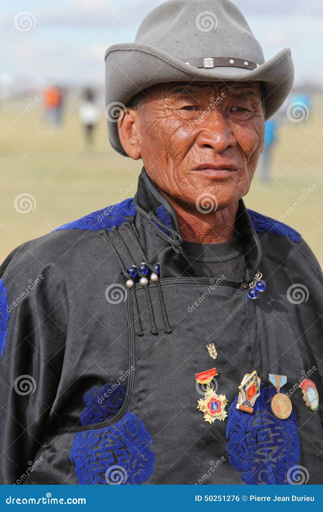 Homem Idoso Do Mongolian Com Medalhas Foto Editorial - Imagem de chapéu ...