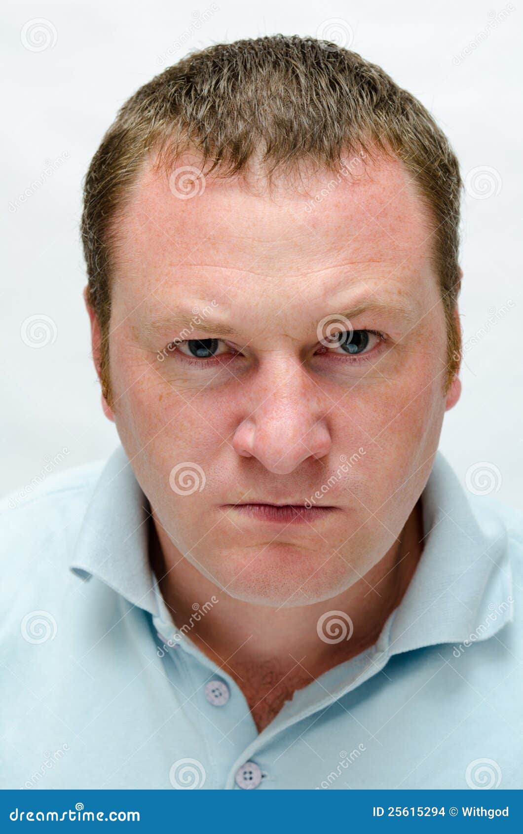 Homem irritado foto de stock. Imagem de colar, concentrado - 25615294