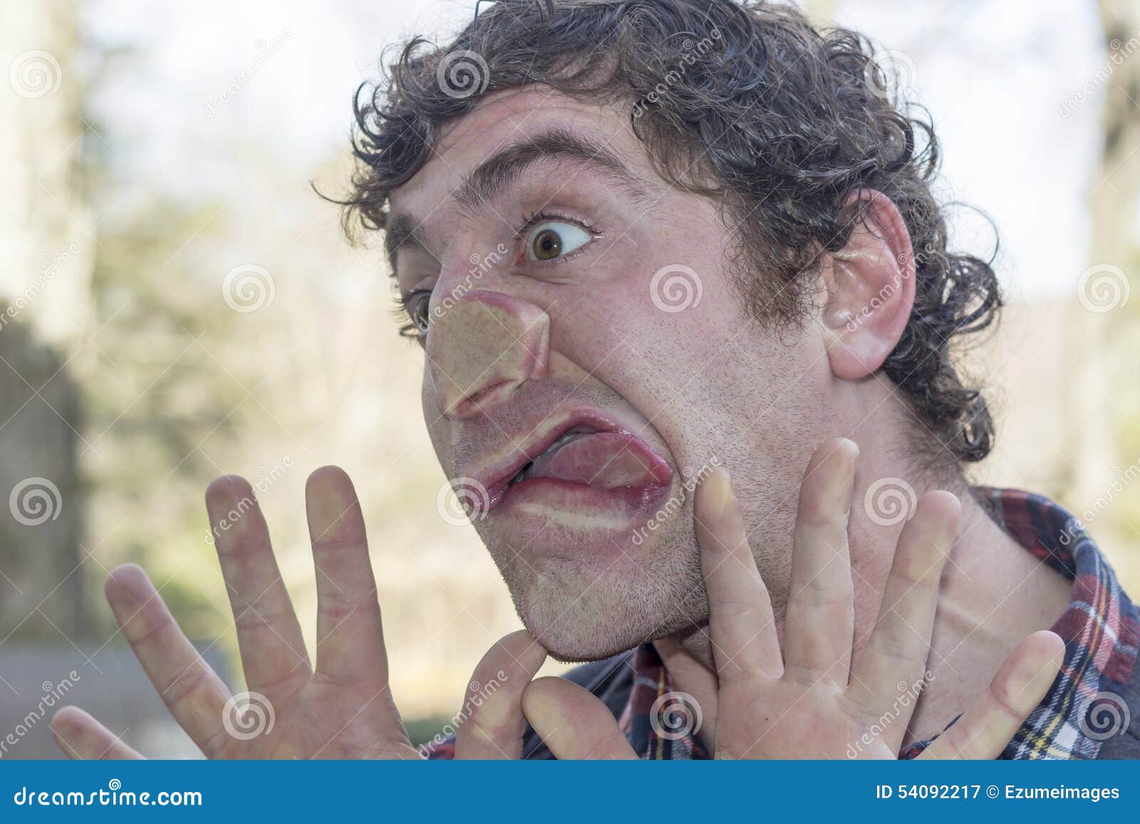 Homem louco imagem de stock. Imagem de vidro, homem, estupor - 54092217