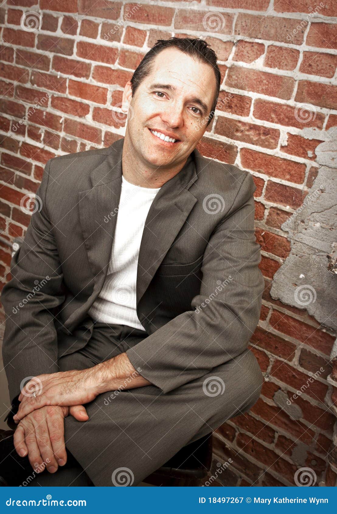 Homem moderno imagem de stock. Imagem de postura, sorrisos - 18497267