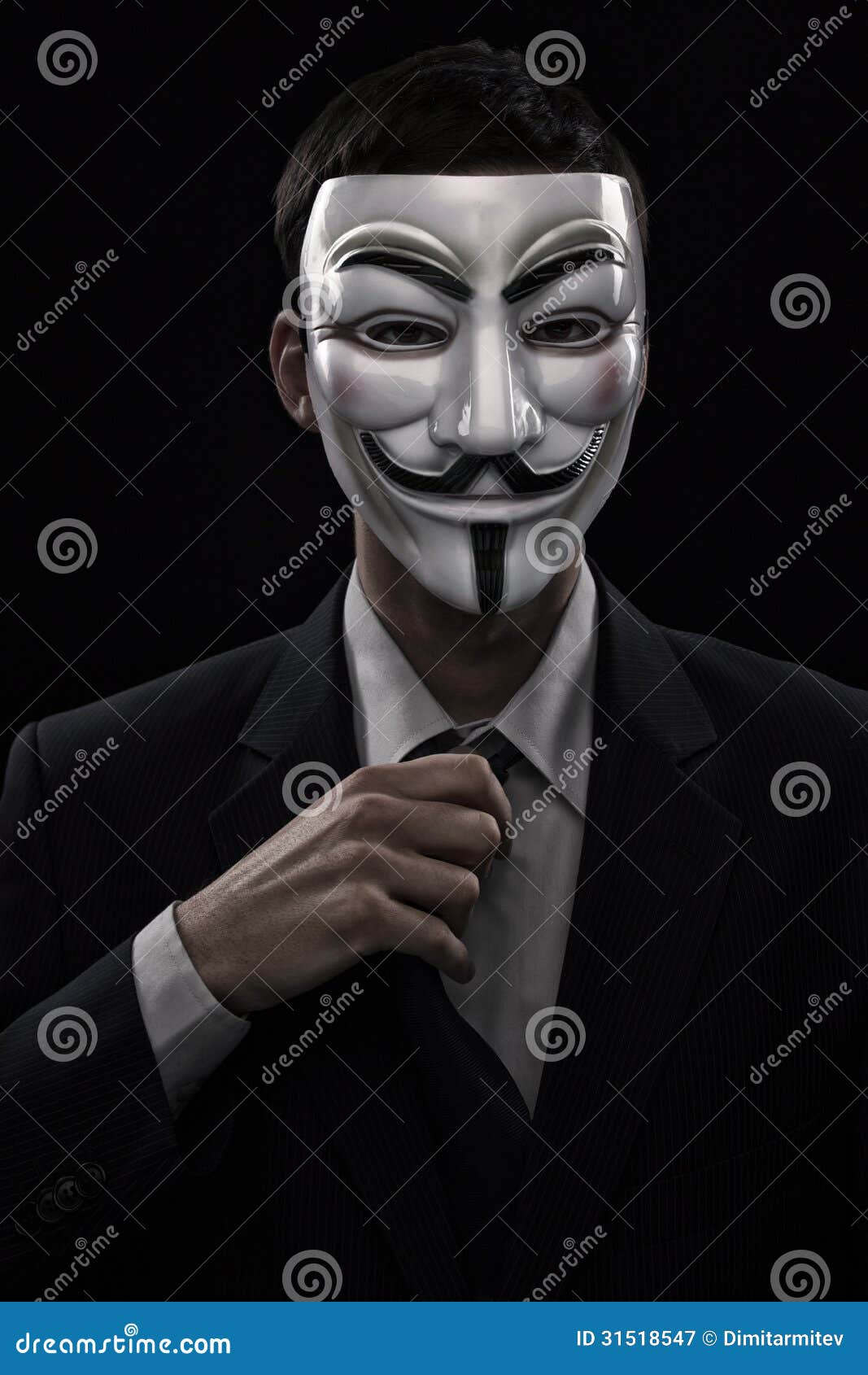 Homem Anônimo Que Veste Uma Máscara Fotografia Editorial - Imagem de ...