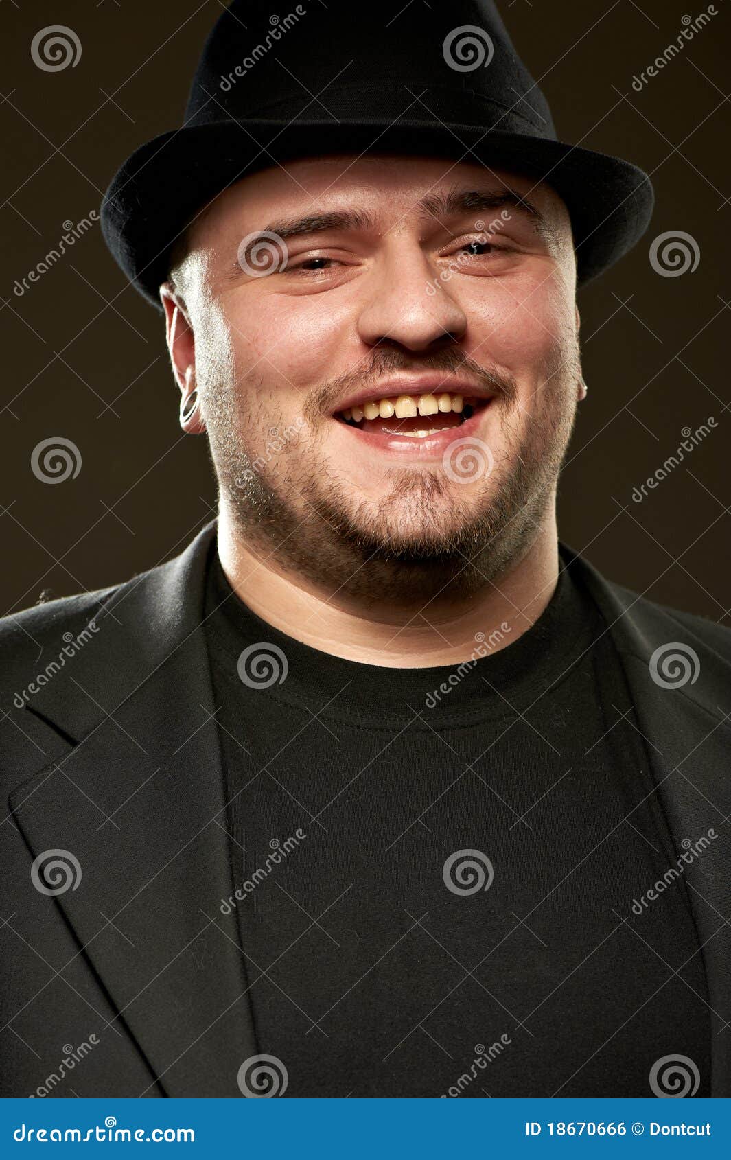 Homem no preto. foto de stock. Imagem de retrato, preto - 18670666