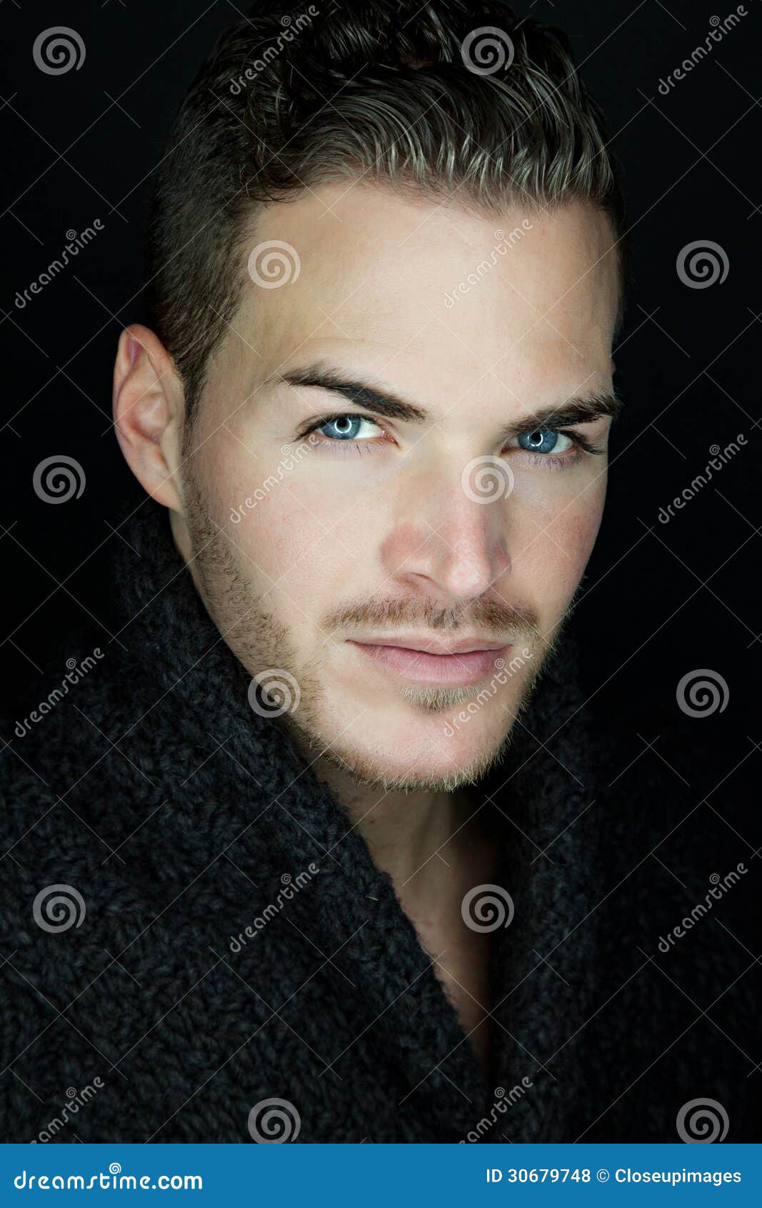 Homem novo bonito foto de stock. Imagem de beleza, masculina - 30679748