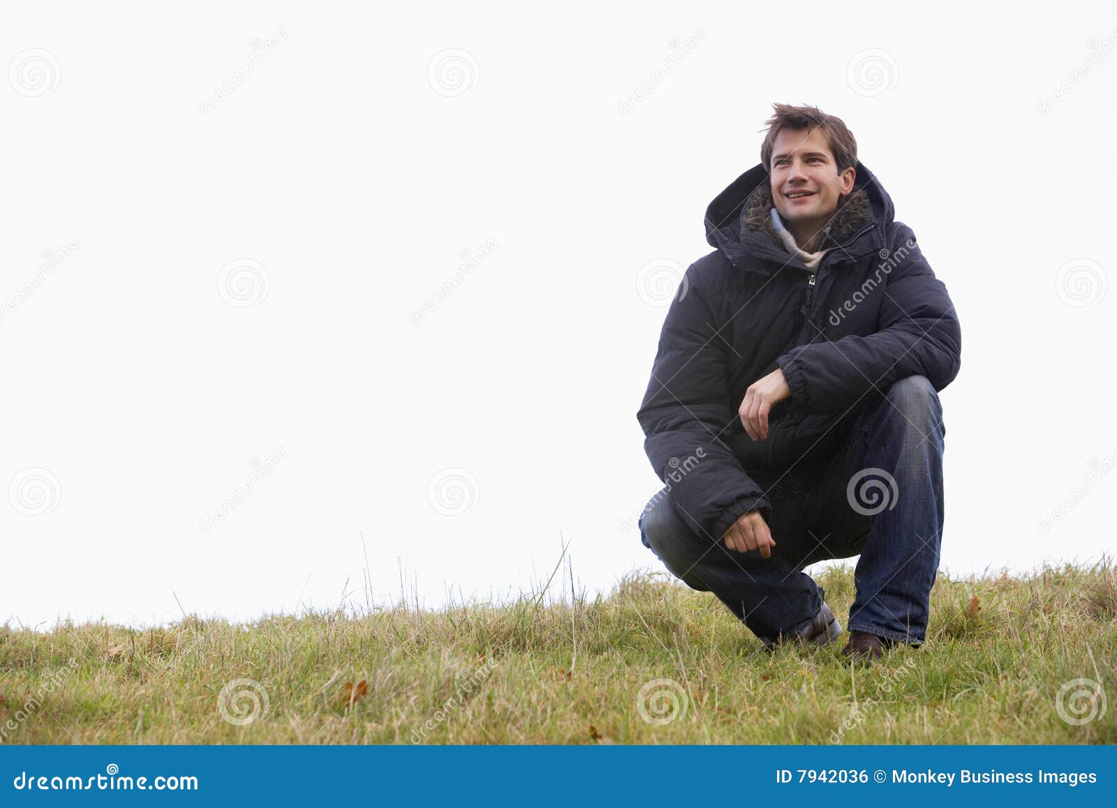 Homem Que Agacha-se No Parque Foto de Stock - Imagem de homem, exterior ...