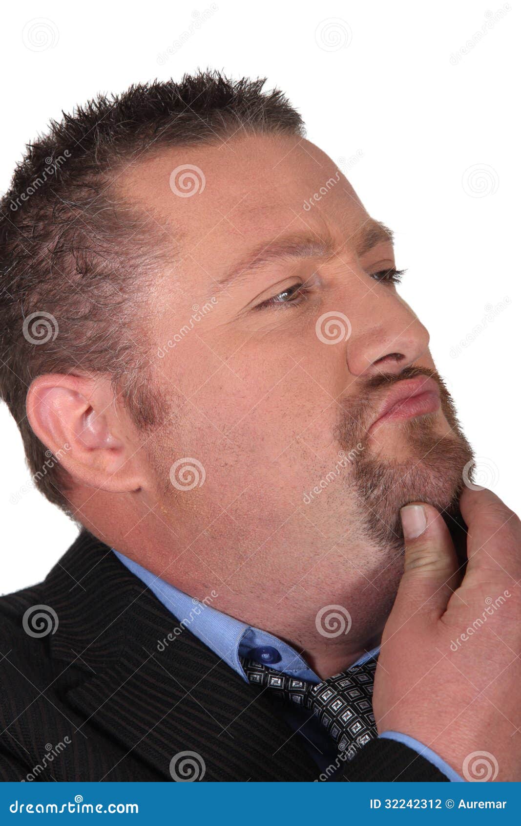 Homem que risca seu queixo foto de stock. Imagem de indeciso - 32242312