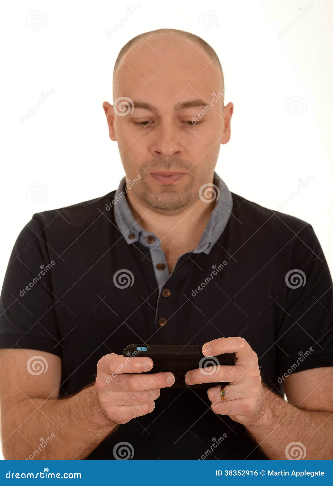 Homem Que Texting No Telefone Celular Foto de Stock - Imagem de ...