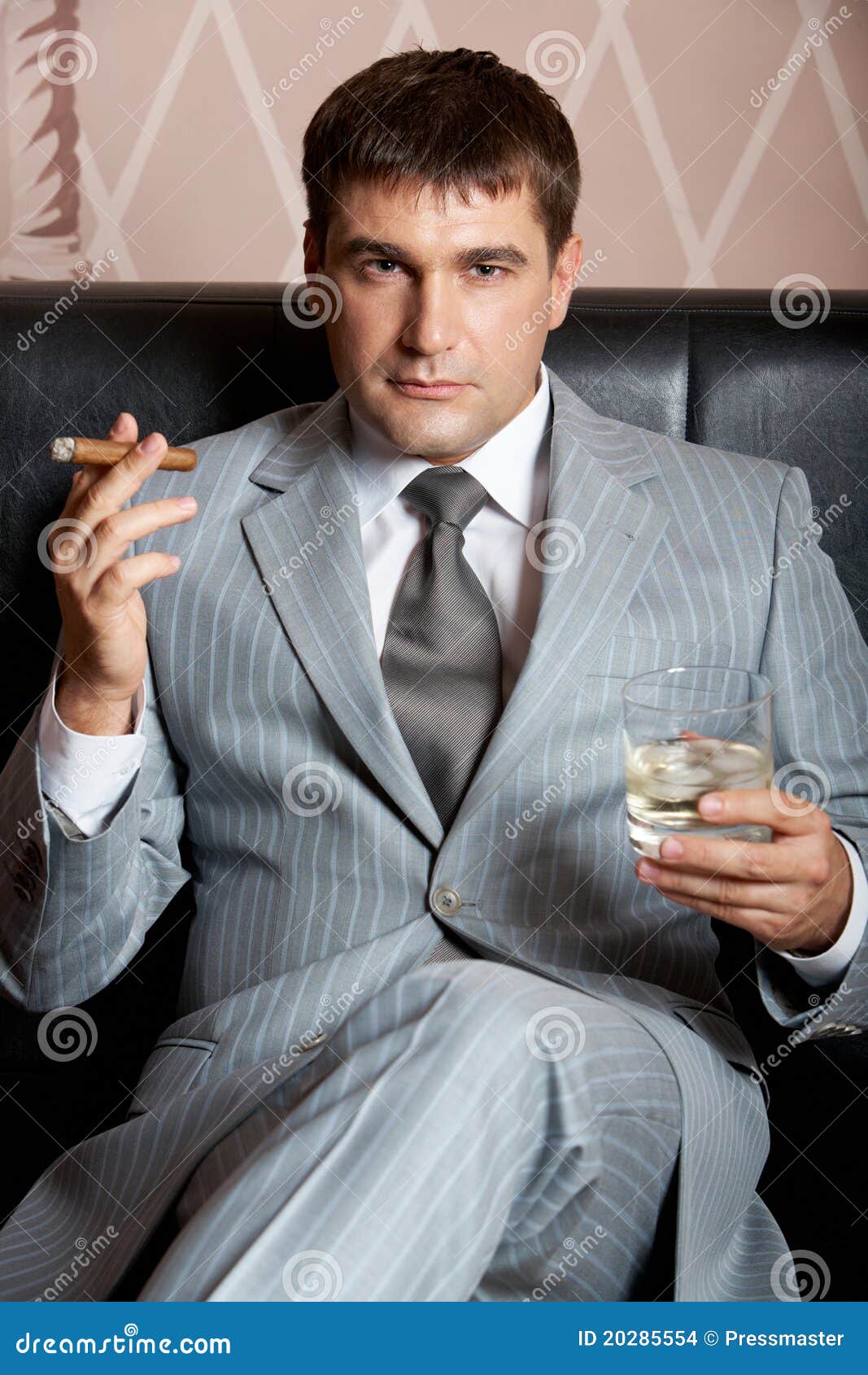 Homem rico foto de stock. Imagem de retrato, assento - 20285554