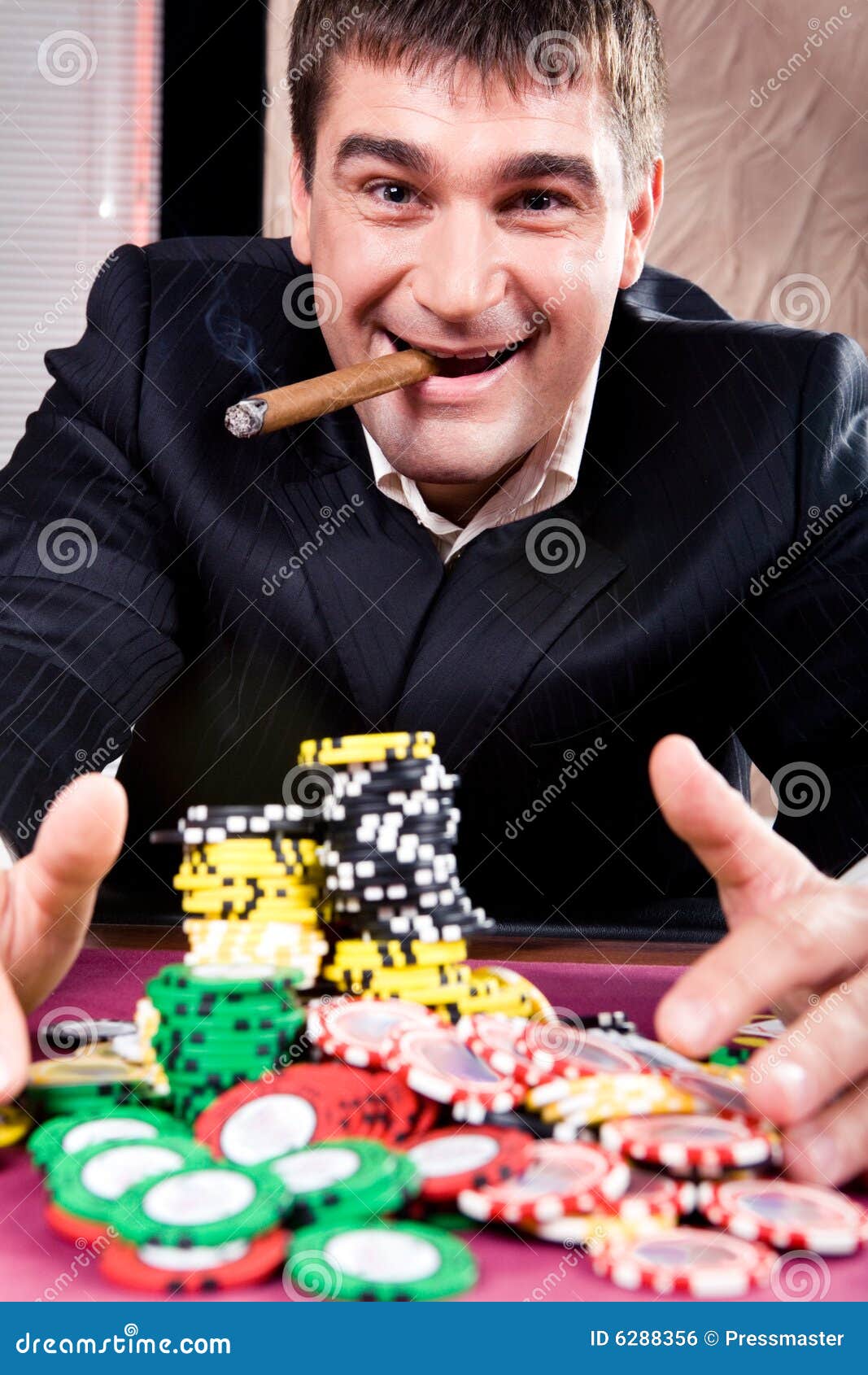 Homem rico foto de stock. Imagem de lifestyle, boate, feliz - 6288356