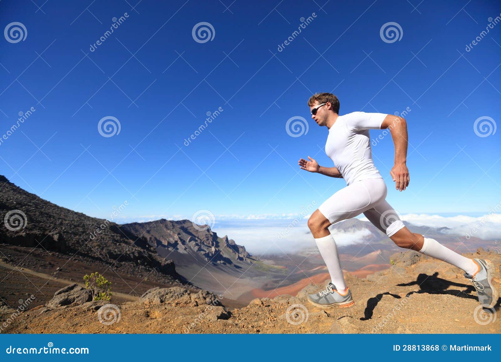 Homem Running Do Corredor Do Esporte Foto de Stock - Imagem de cruz ...