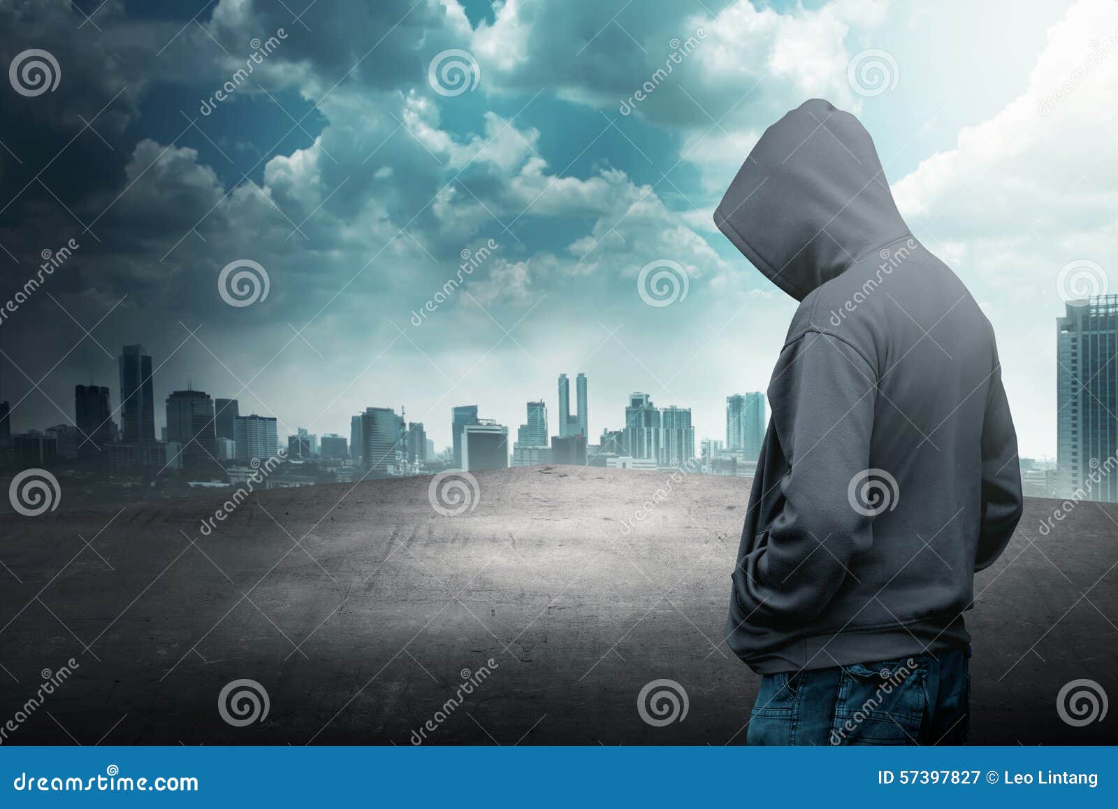 Homem Sem Cara Na Capa No Telhado Imagem de Stock - Imagem de escuro ...