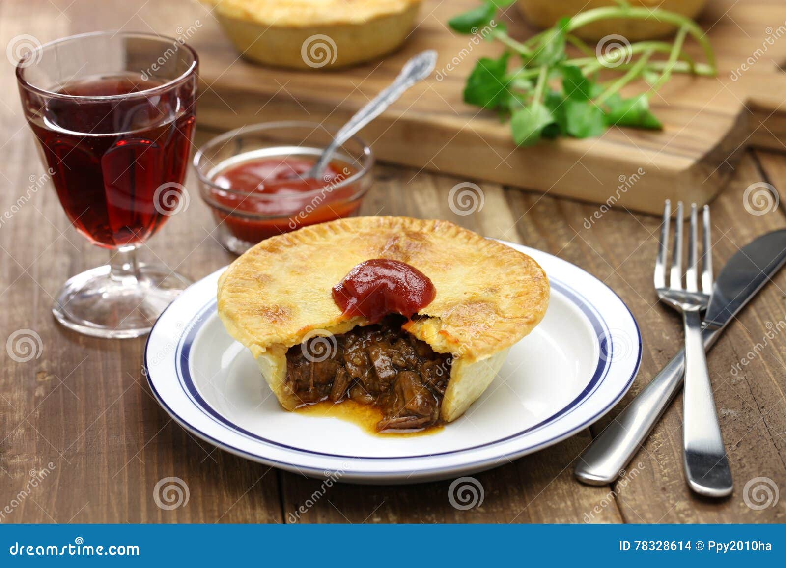 Homemade aussie meat pie stock photo. Image of meal, fast - 78328614