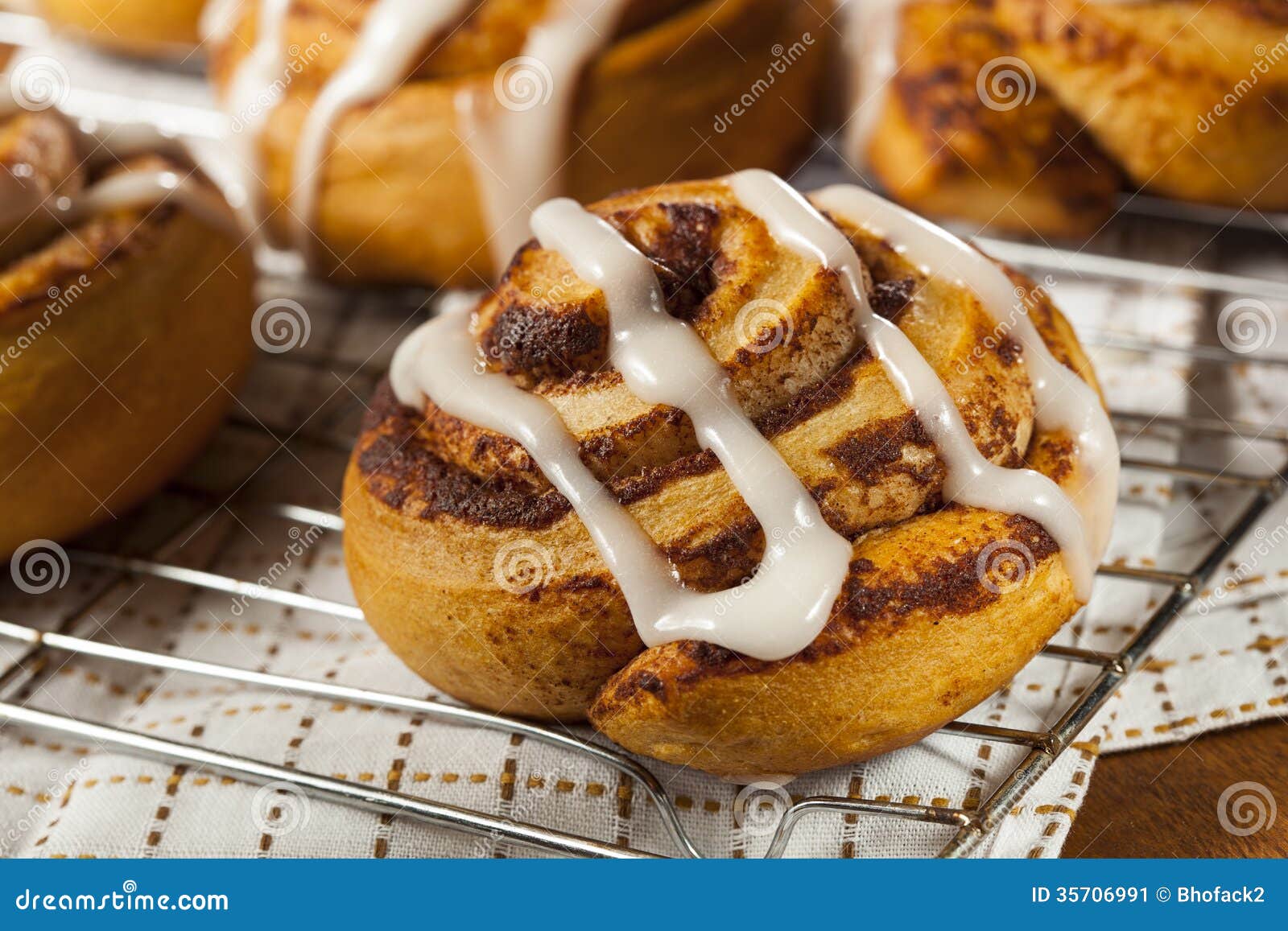 Homemade Cinnamon Roll Pastry Stock Image - Image of mini, pastries ...