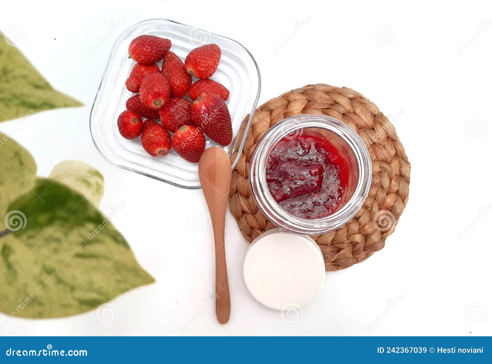 Homemade De Compota De Morango Com Fundo Branco Imagem de Stock ...