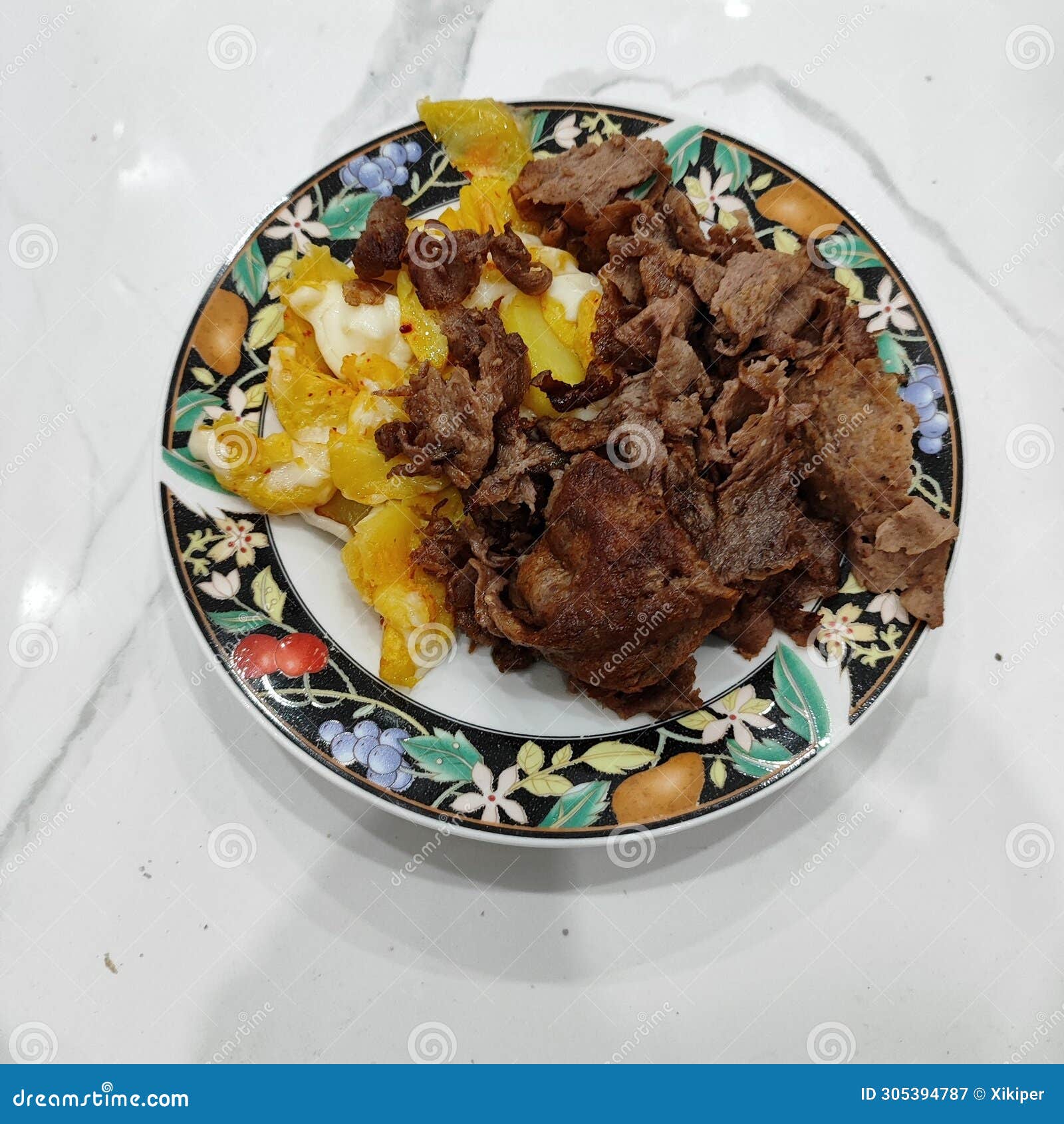 Donner Kebap Closeup, Doner Meat And Chips, Donner, Shawarma Or Gyro ...