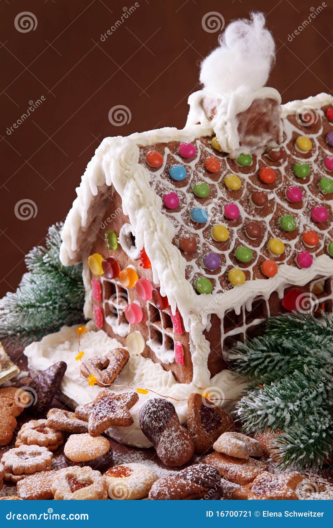 Homemade gingerbread house stock image. Image of gingerbread - 16700721